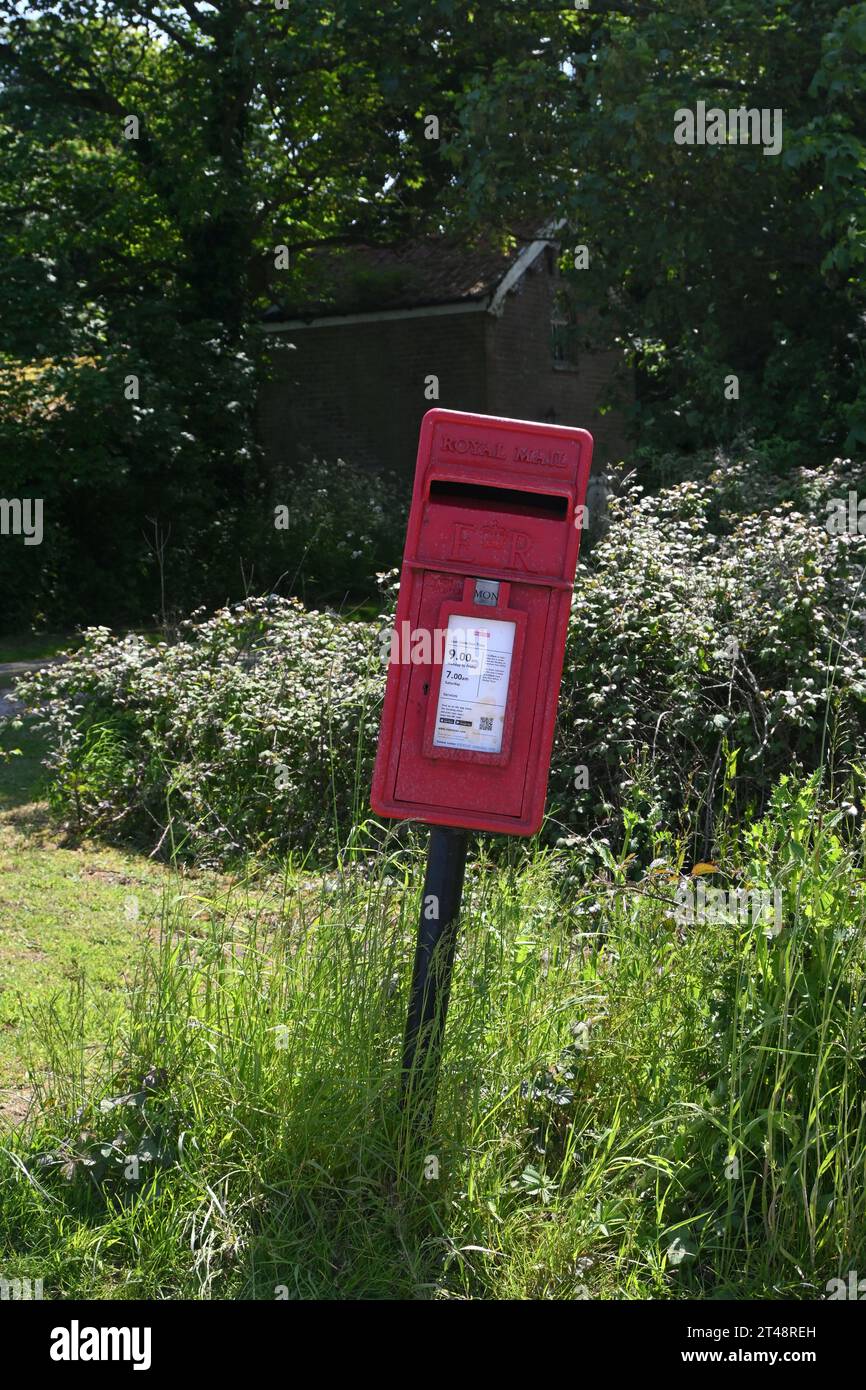 Vertical postbox hi-res stock photography and images - Alamy