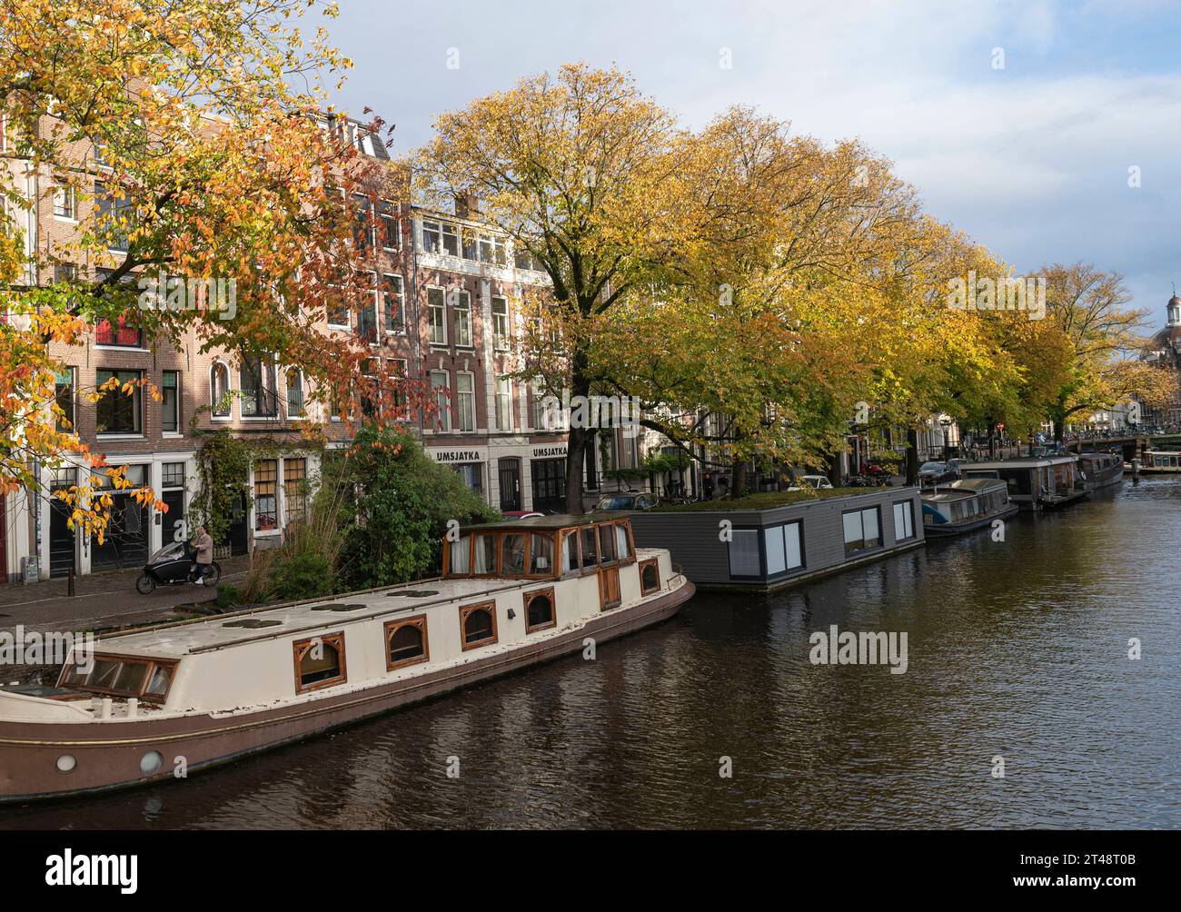 Amsterdam The, Netherlands. 29th Oct, 2023. Stunning autumnal colours ...