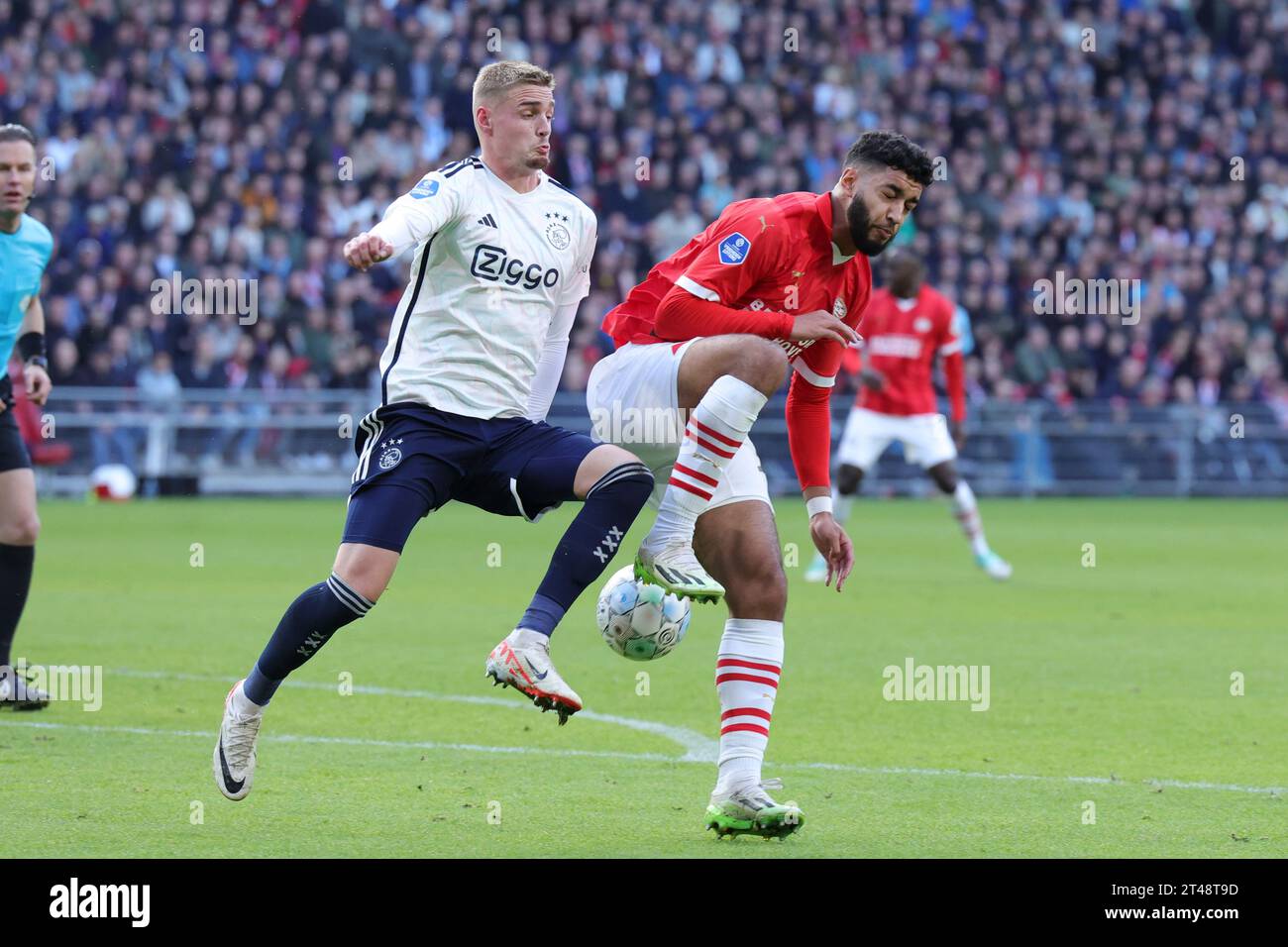 EINDHOVEN, NETHERLANDS - OCTOBER 29: Ismael Saibari (PSV Eindhoven) and ...