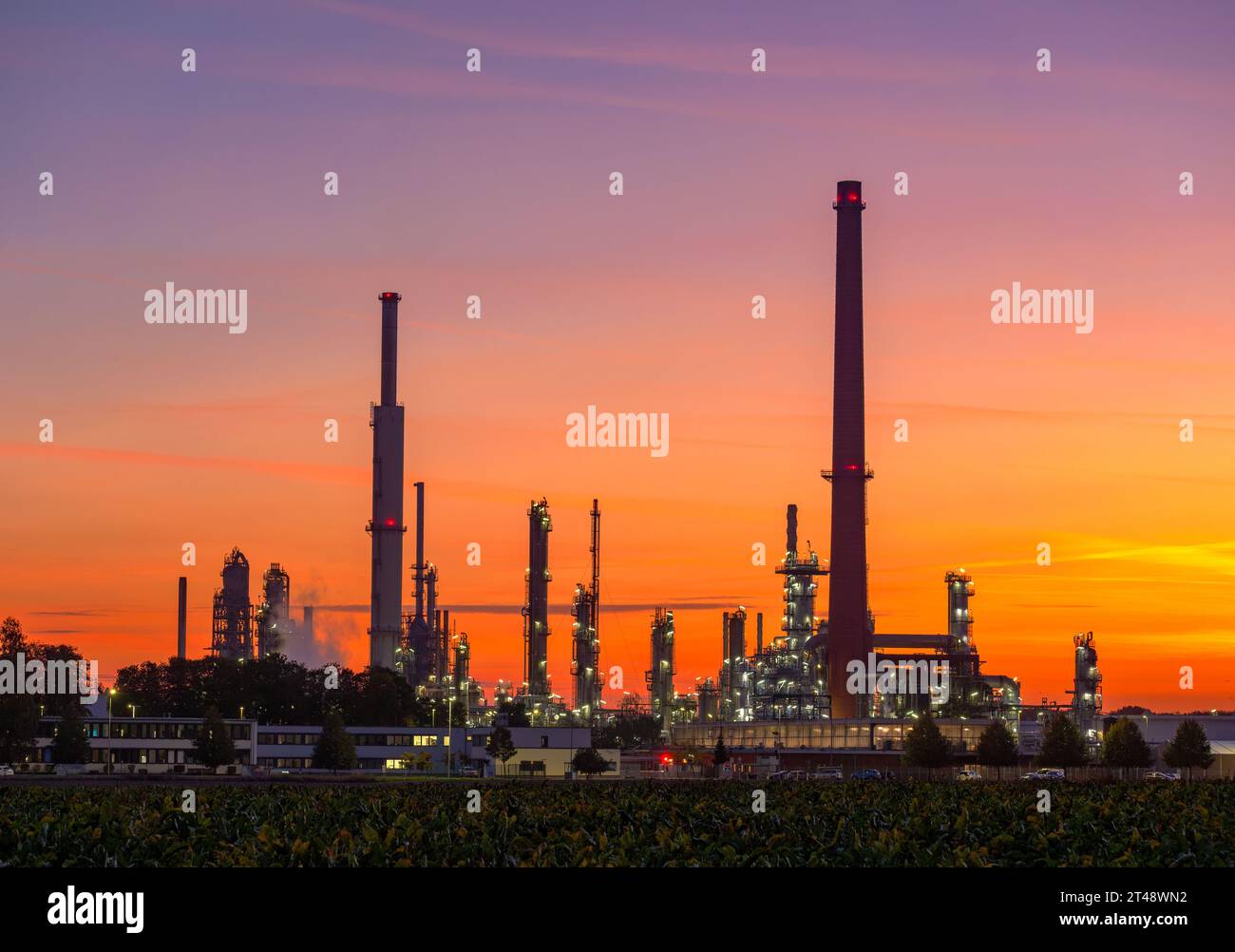 Petrochemical plants hi-res stock photography and images - Alamy