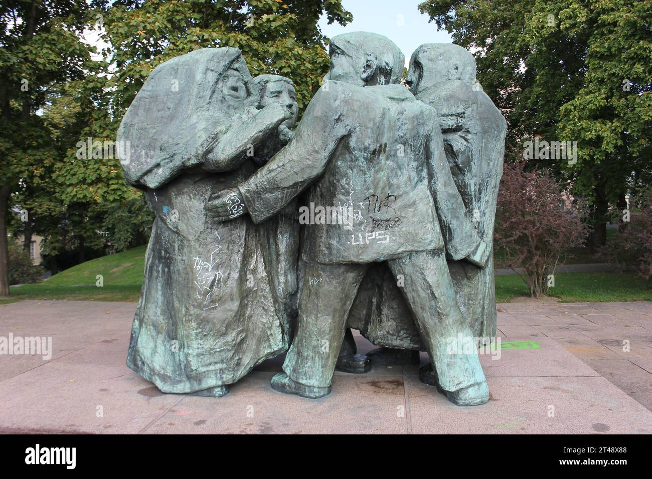 Friendship statue by Antti Louhisto in Turku symbolising friendship ...