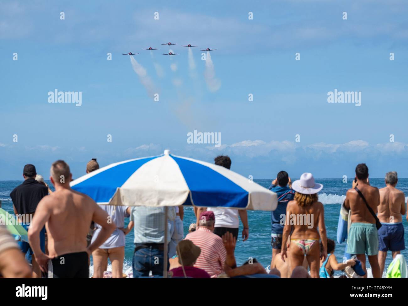 Gran Canaria, Canary Islands, Spain, 29th October, 2023. Thousands of people pack the city beach ...