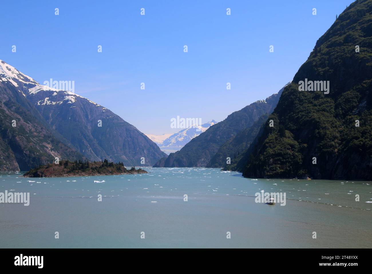 Mountain landscape in the Stephens Passage in the Boundary Ranges ...