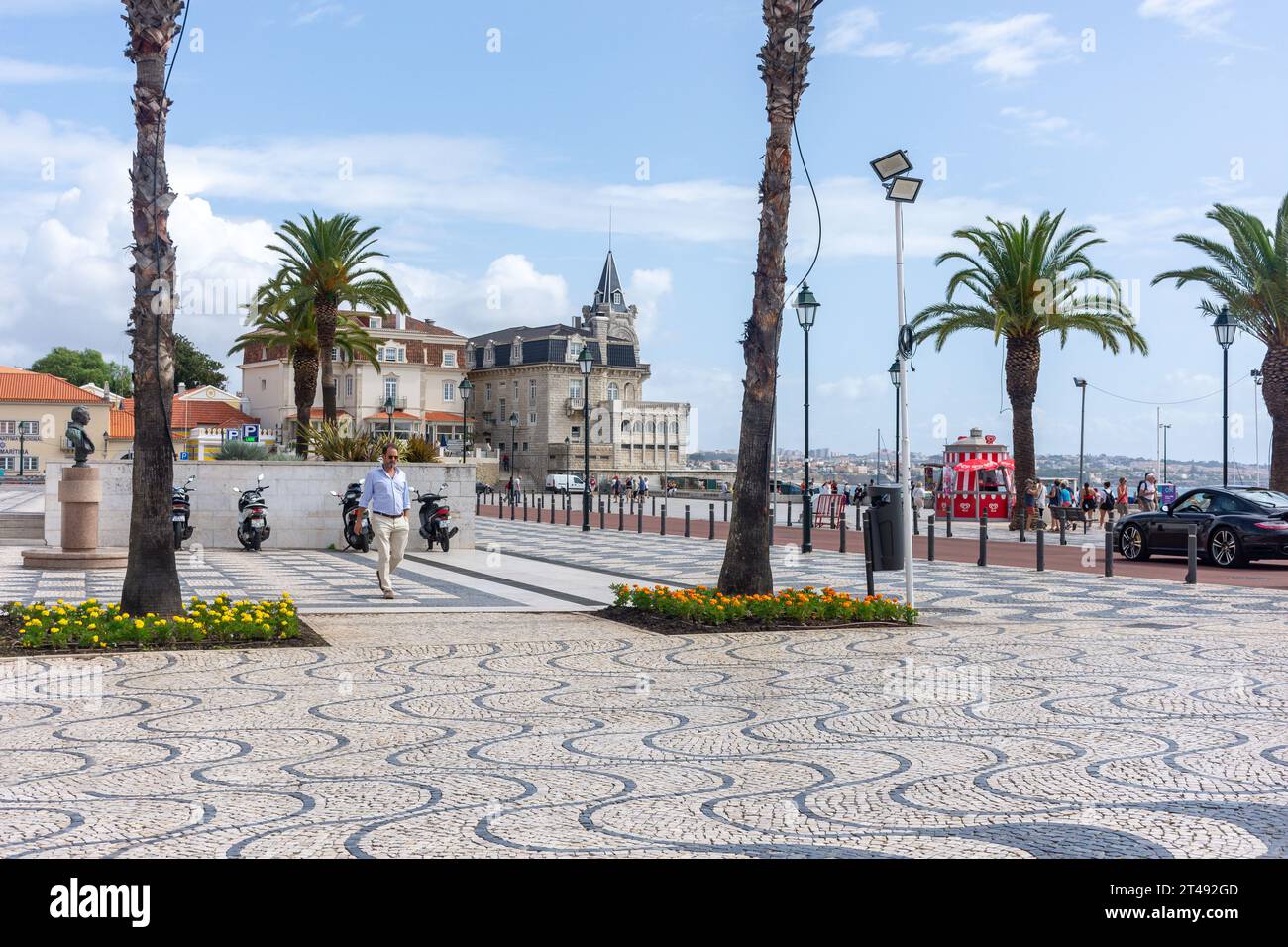 Cascais lisbon praca 5 hi-res stock photography and images - Alamy