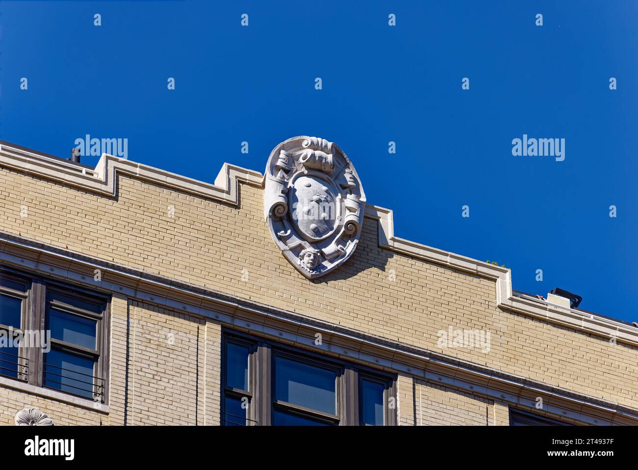 Emery Roth designed 825 West End Avenue in neoclassical style. The ...