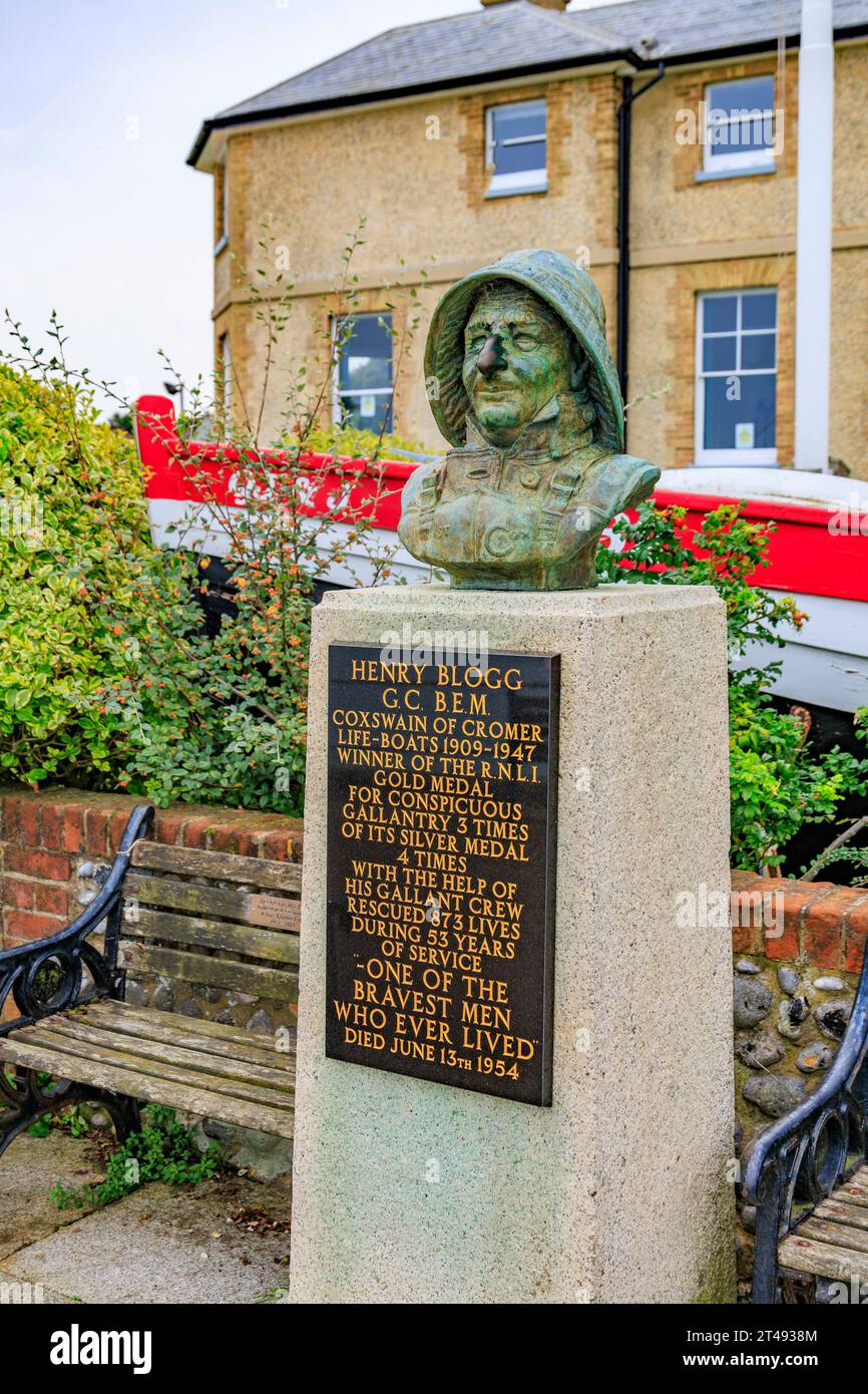 Famous and courageous RNLI lifeboat coxswain Henry Blogg memorial ‘One ...