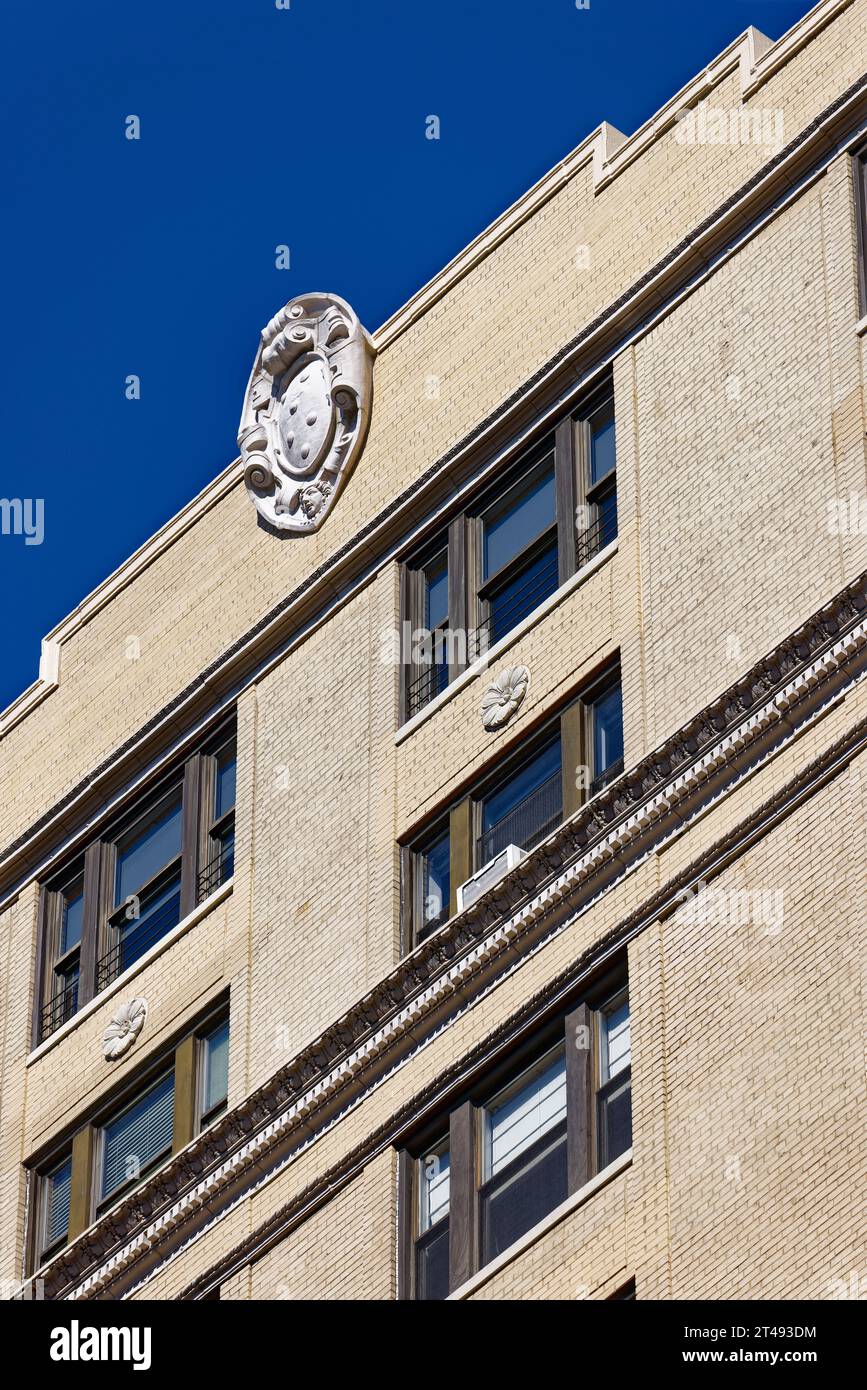 Emery Roth designed 825 West End Avenue in neoclassical style. The ...