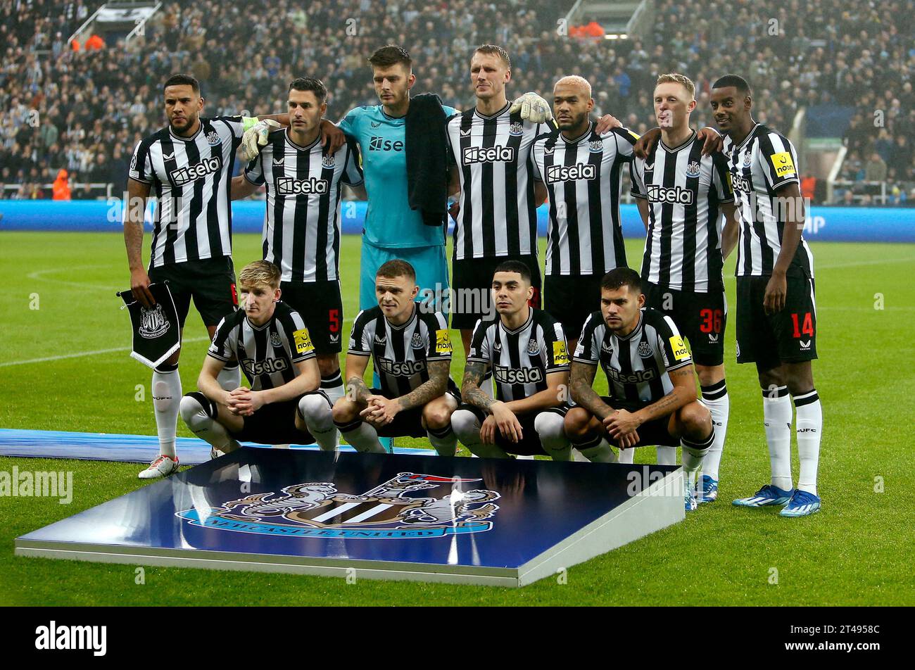 Newcastle united squad soccer match hi-res stock photography and images ...
