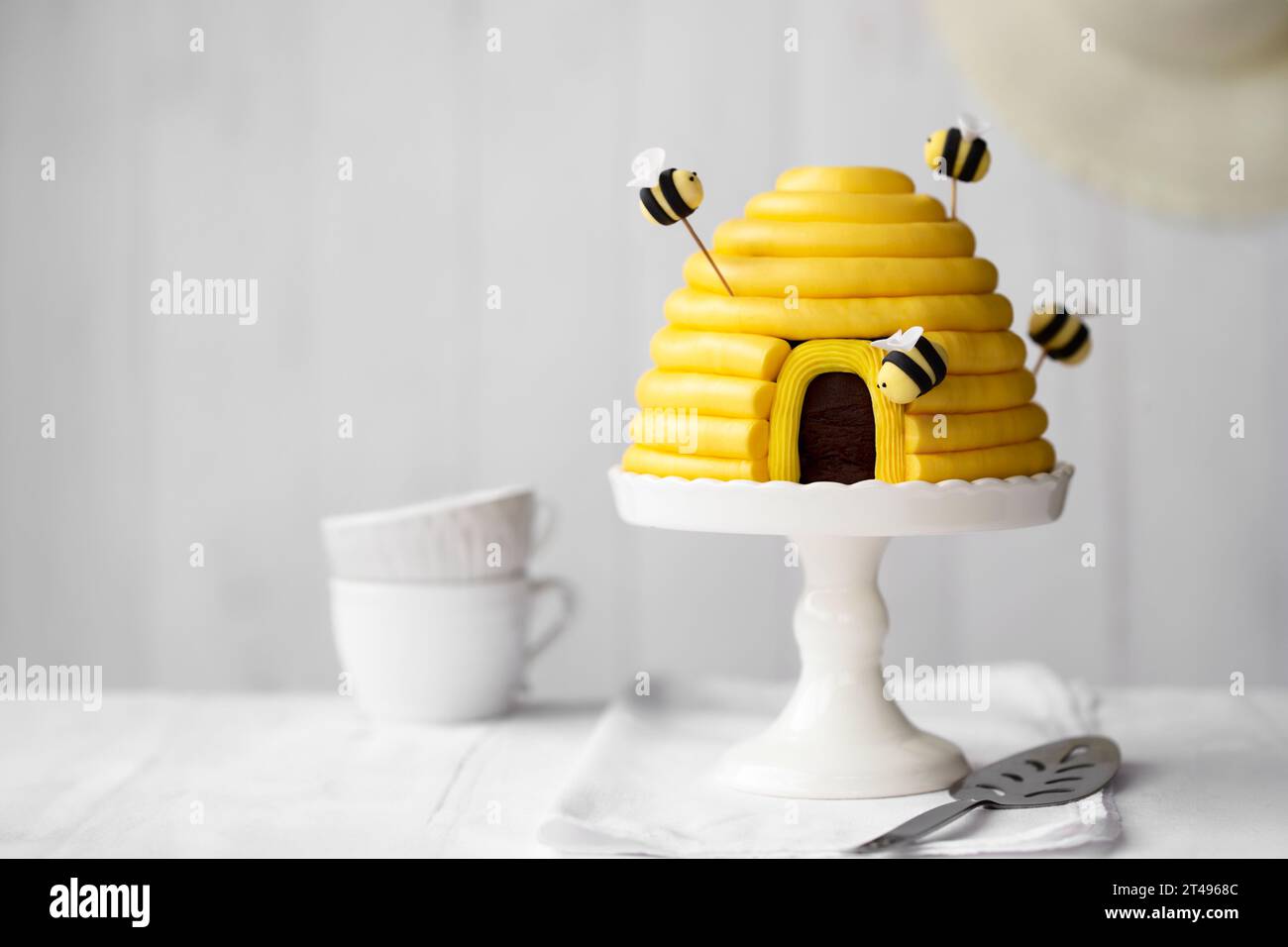 Beehive birthday cake with yellow buttercream and sugarpaste bees Stock ...