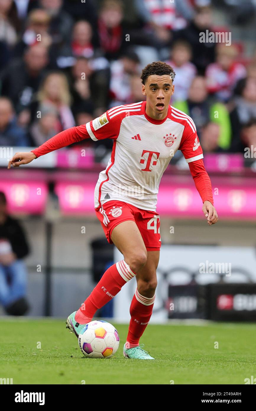 MUNICH, GERMANY - OCTOBER 28: Jamal Musiala of Bayern Muenchen runs ...