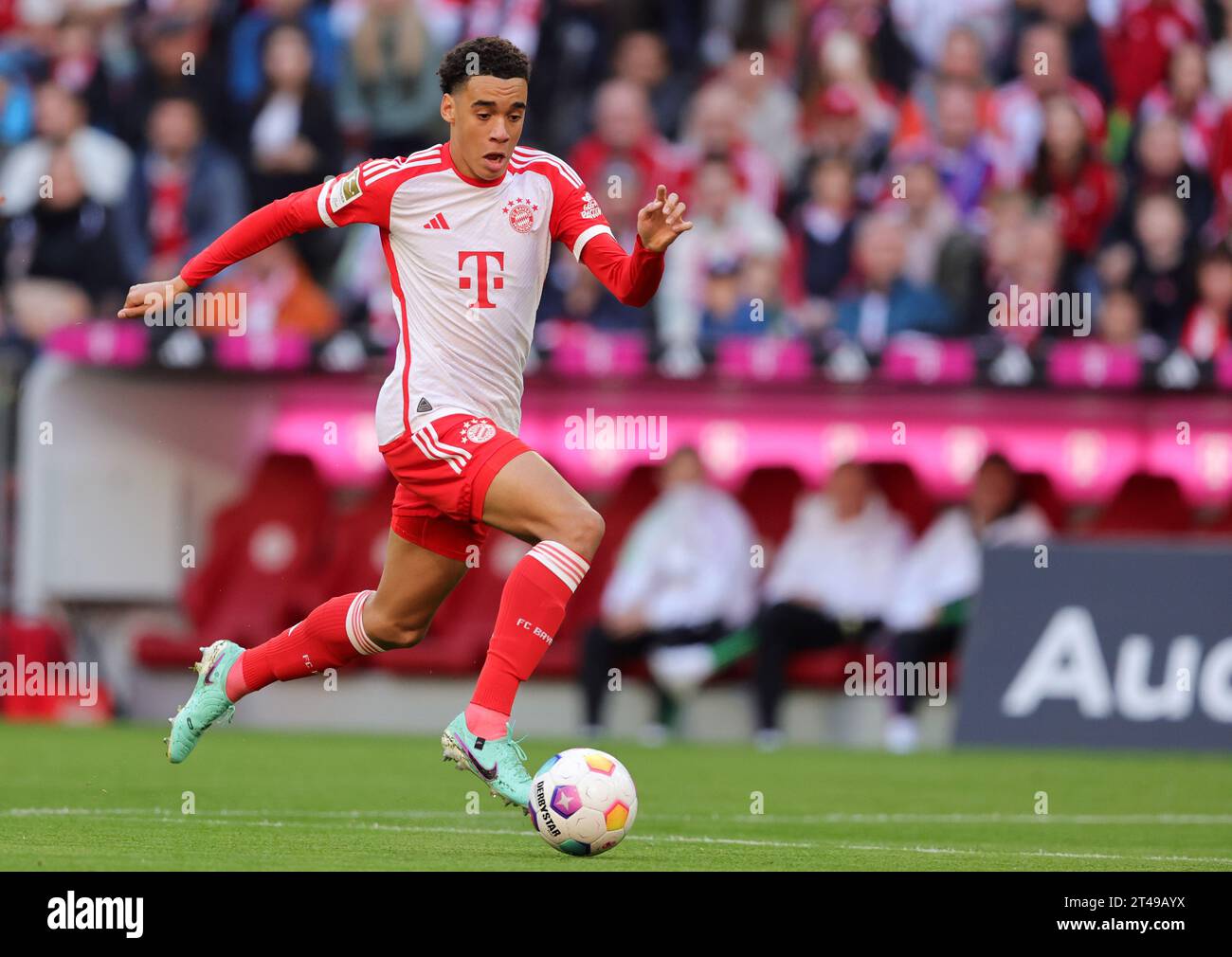 MUNICH, GERMANY - OCTOBER 28: Jamal Musiala of Bayern Muenchen runs ...