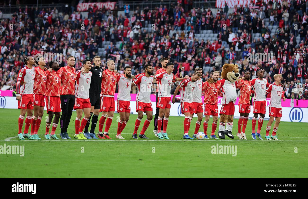 MUNICH, GERMANY - OCTOBER 28: FC Bayern players celebrate with the fans ...