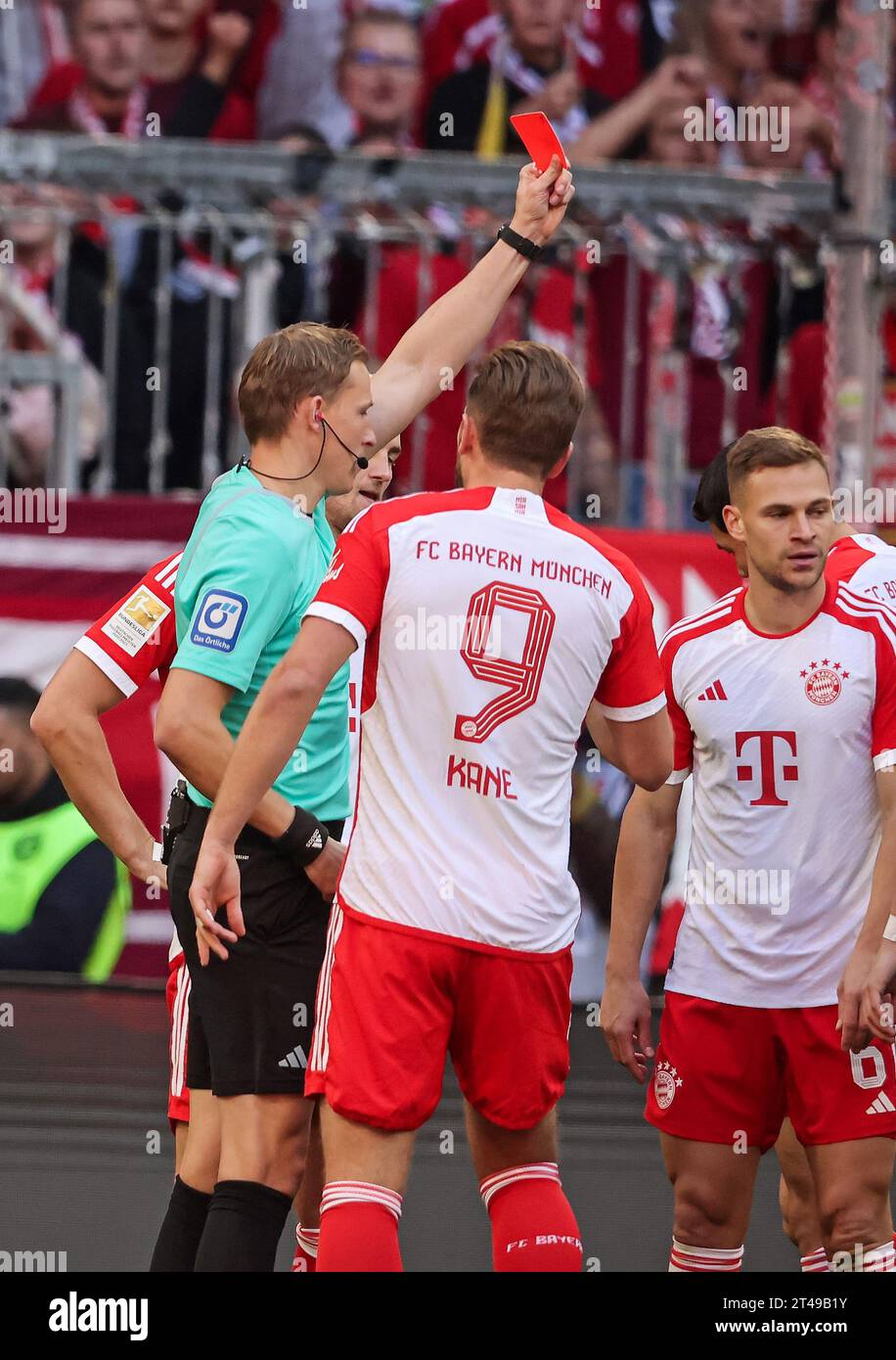 MUNICH, GERMANY - OCTOBER 28: Joshua Kimmich of Bayern Muenchen is ...