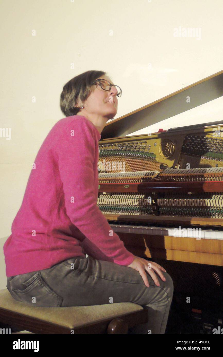 Die Schweizer Jazz-Pianistin Gisela Horat im Alten Bahnhof Essen ...