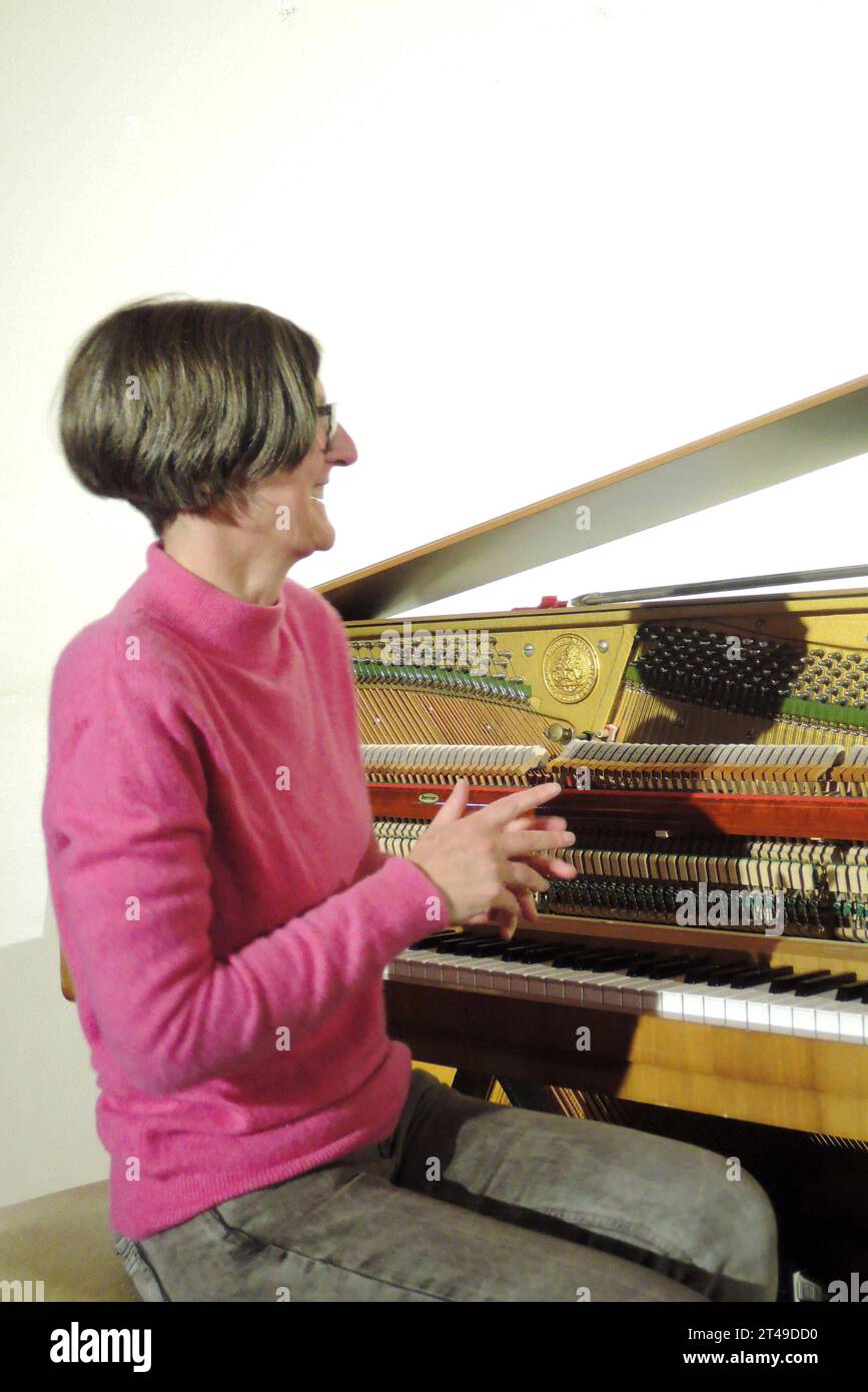 Die Schweizer Jazz-Pianistin Gisela Horat im Alten Bahnhof Essen ...