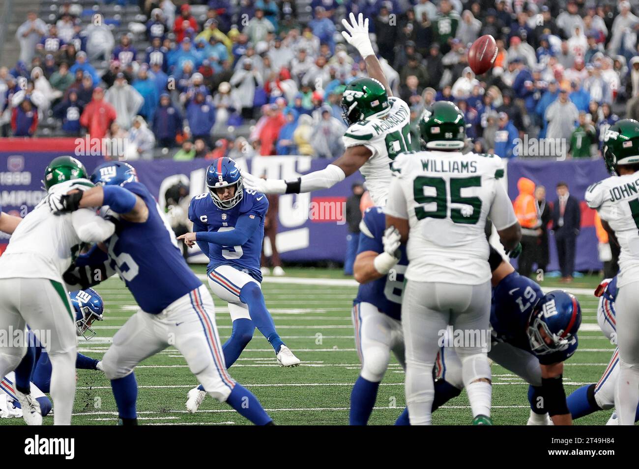 New York Giants place kicker Graham Gano (9) misses a field goal during ...