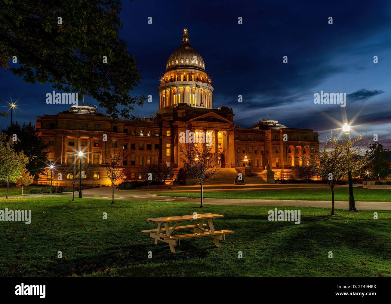Capital building at night with picnic area Stock Photo - Alamy