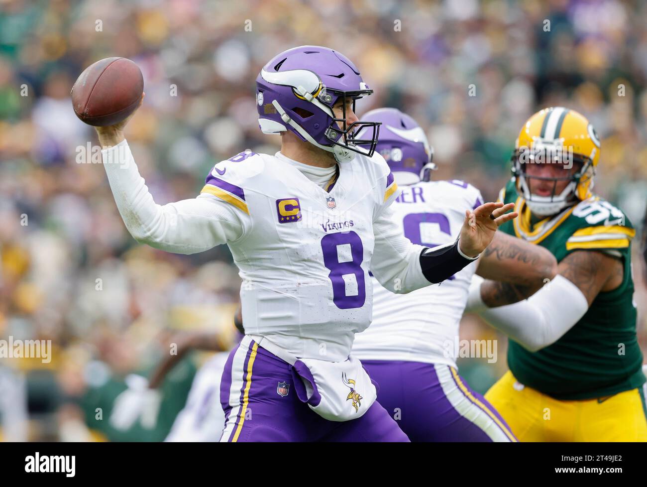 Minnesota Vikings quarterback Kirk Cousins (8) throws against the Green ...