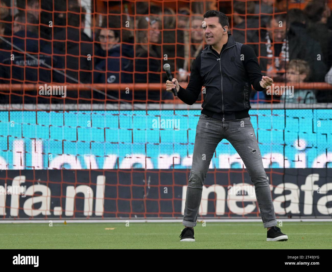 VOLENDAM - FC Volendam chairman Jan Smit sings at halftime with Marco ...