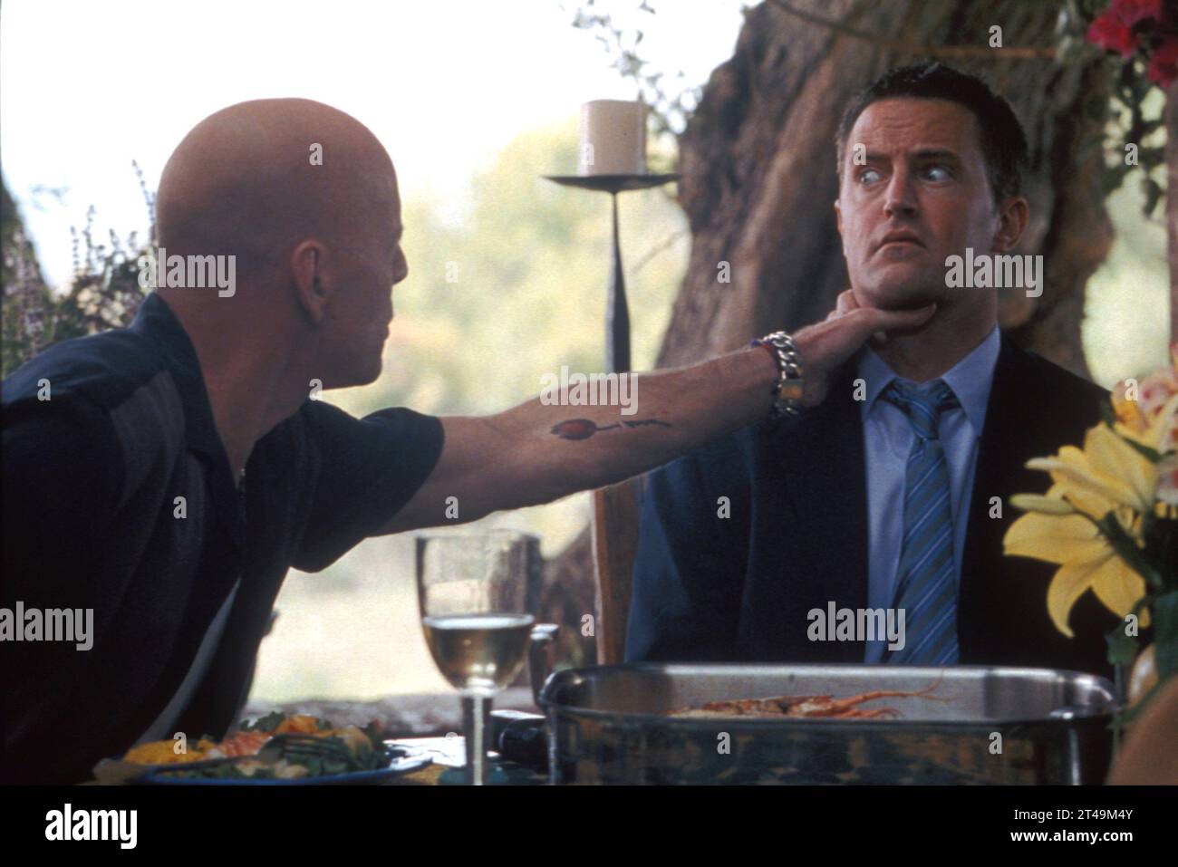 Film Still from "The Whole Ten Yards" Bruce Willis, Matthew Perry ...