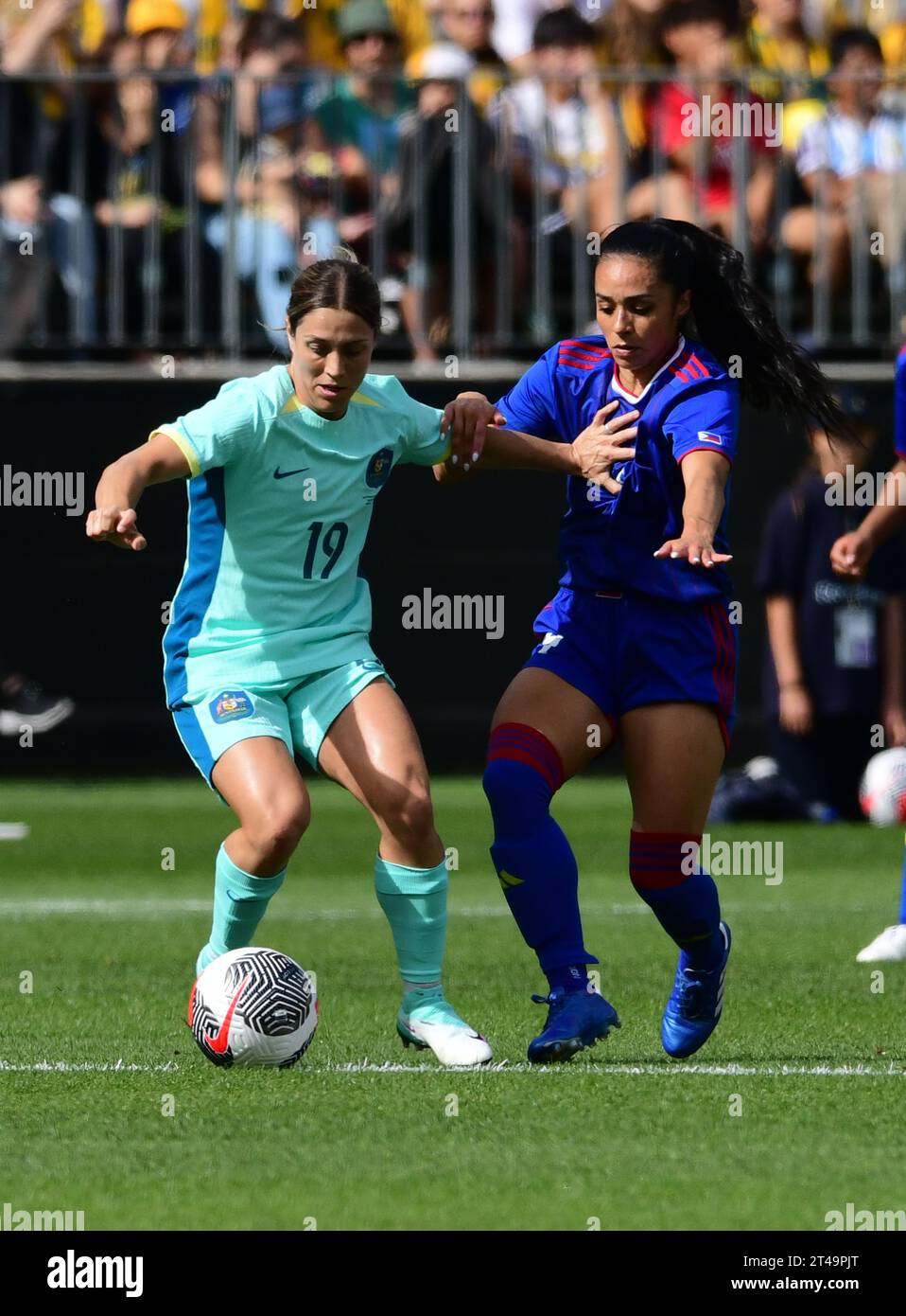 Burswood, Australia. 29th Oct, 2023. Katrina-Lee Gorry (L) of Australia ...