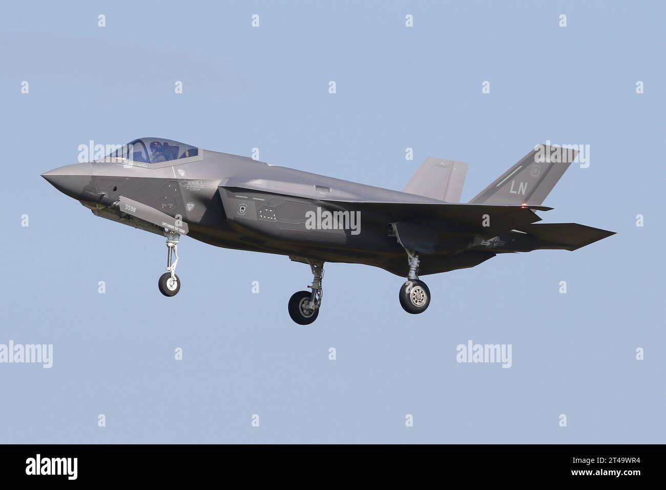 Lockheed martin f 35 landing hi-res stock photography and images - Alamy