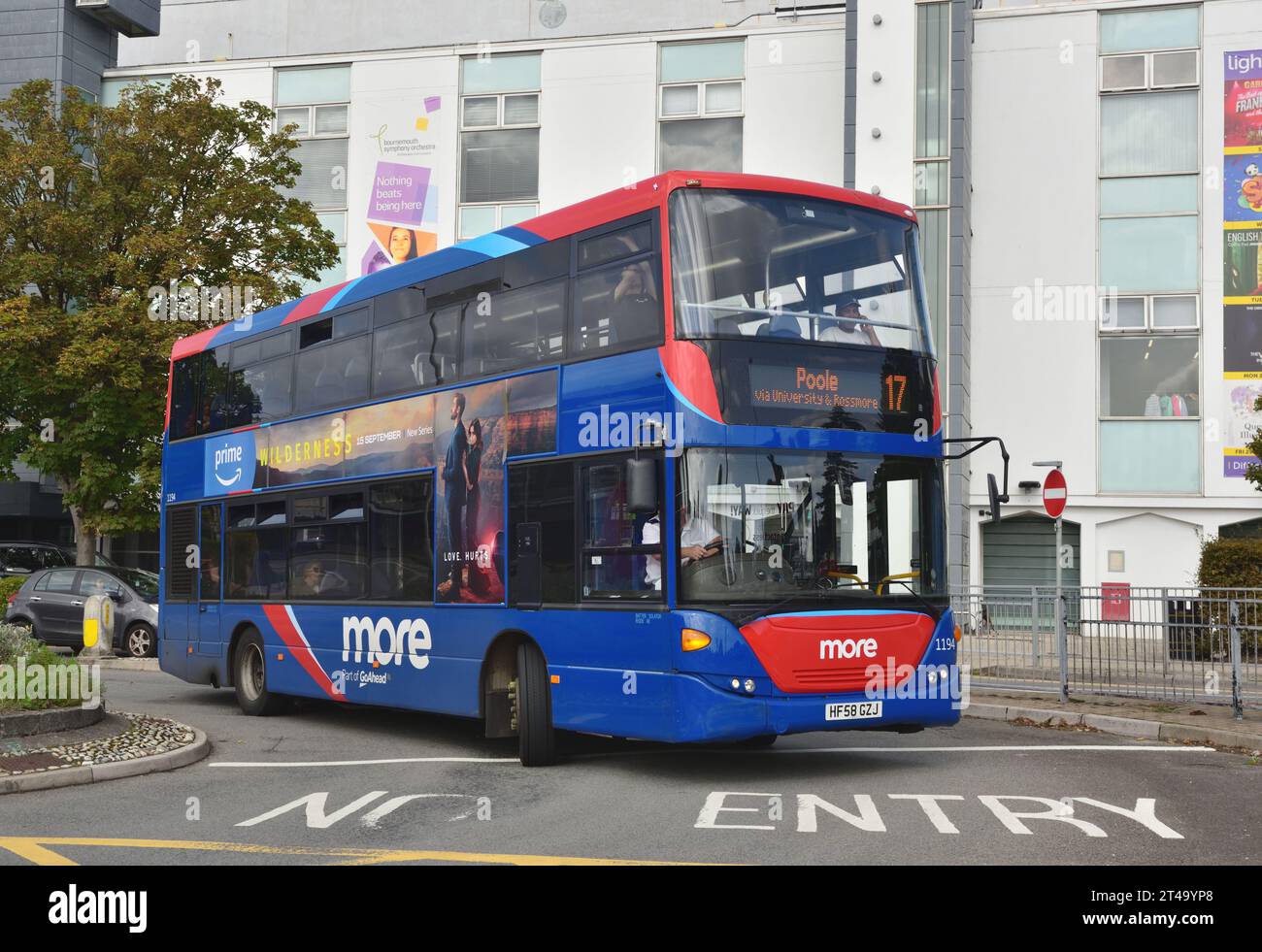 Morebus Scania CN260UD Omnicity 1194 (HF58 GZJ) arrives at Poole Bus ...