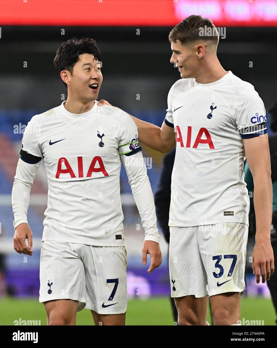 LONDON, ENGLAND - OCTOBER 27: Son Heung-min, Micky van de Ven during ...