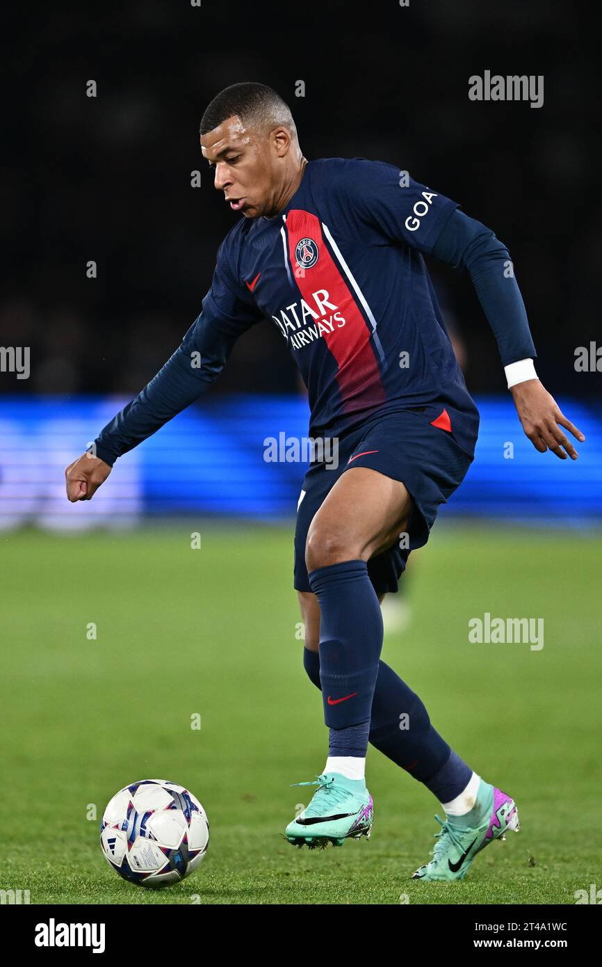 PARIS, FRANCE - OCTOBER 25: Kylian Mbappe of Paris Saint-Germain ...