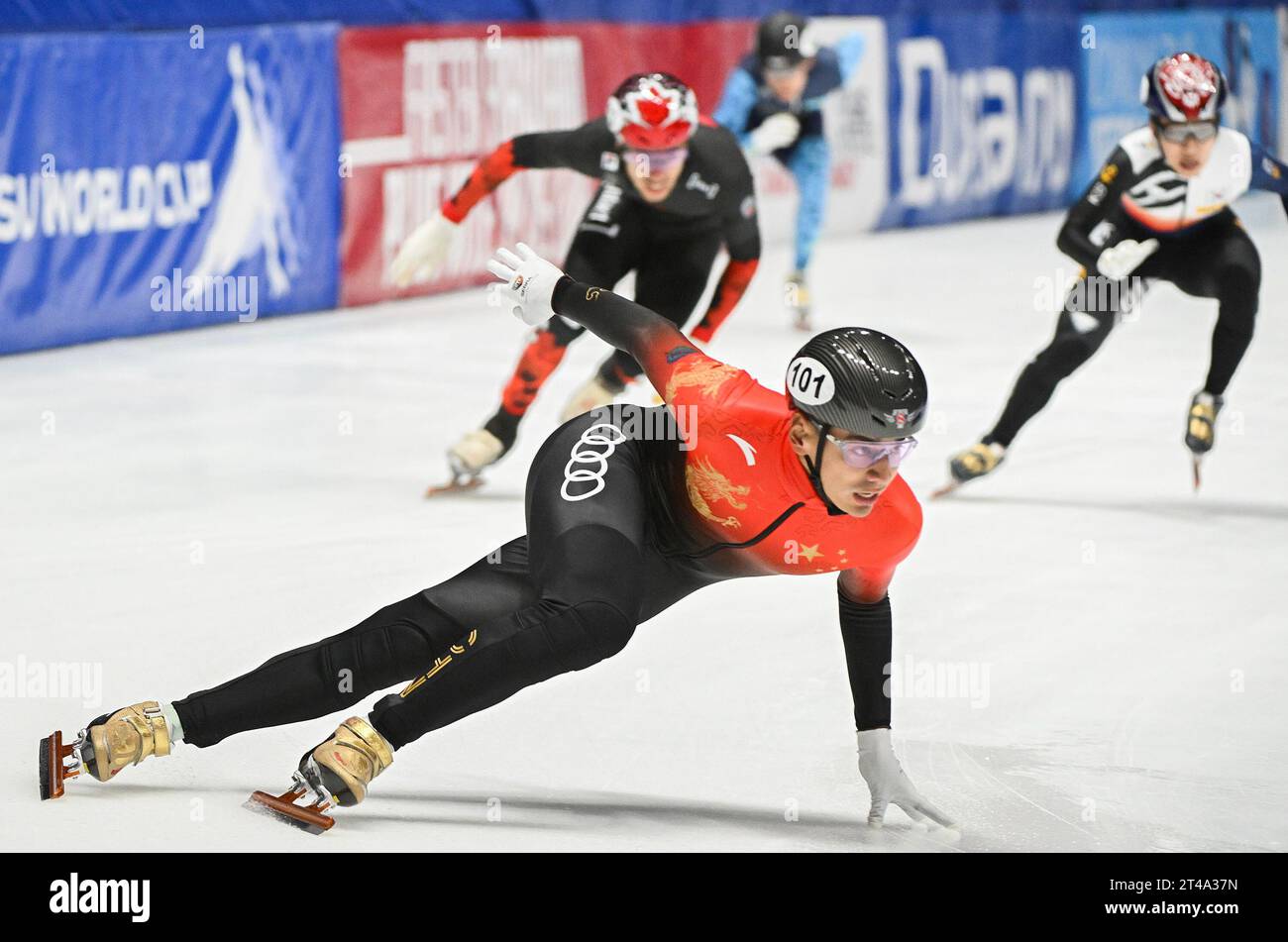 Montreal, Canada. 29th Oct, 2023. Liu Shaolin of China (101) leads his ...