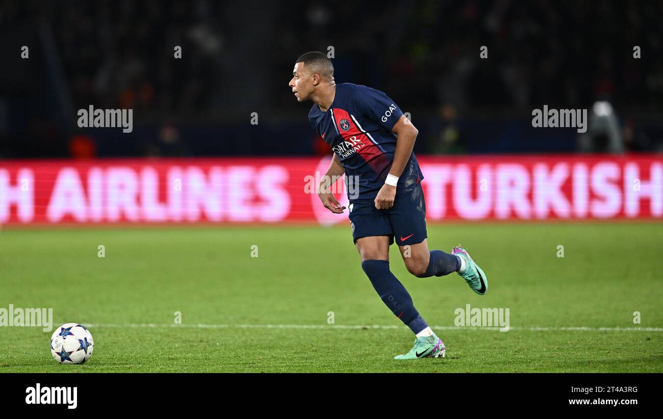 PARIS, FRANCE - OCTOBER 25: Kylian Mbappe of Paris Saint-Germain ...