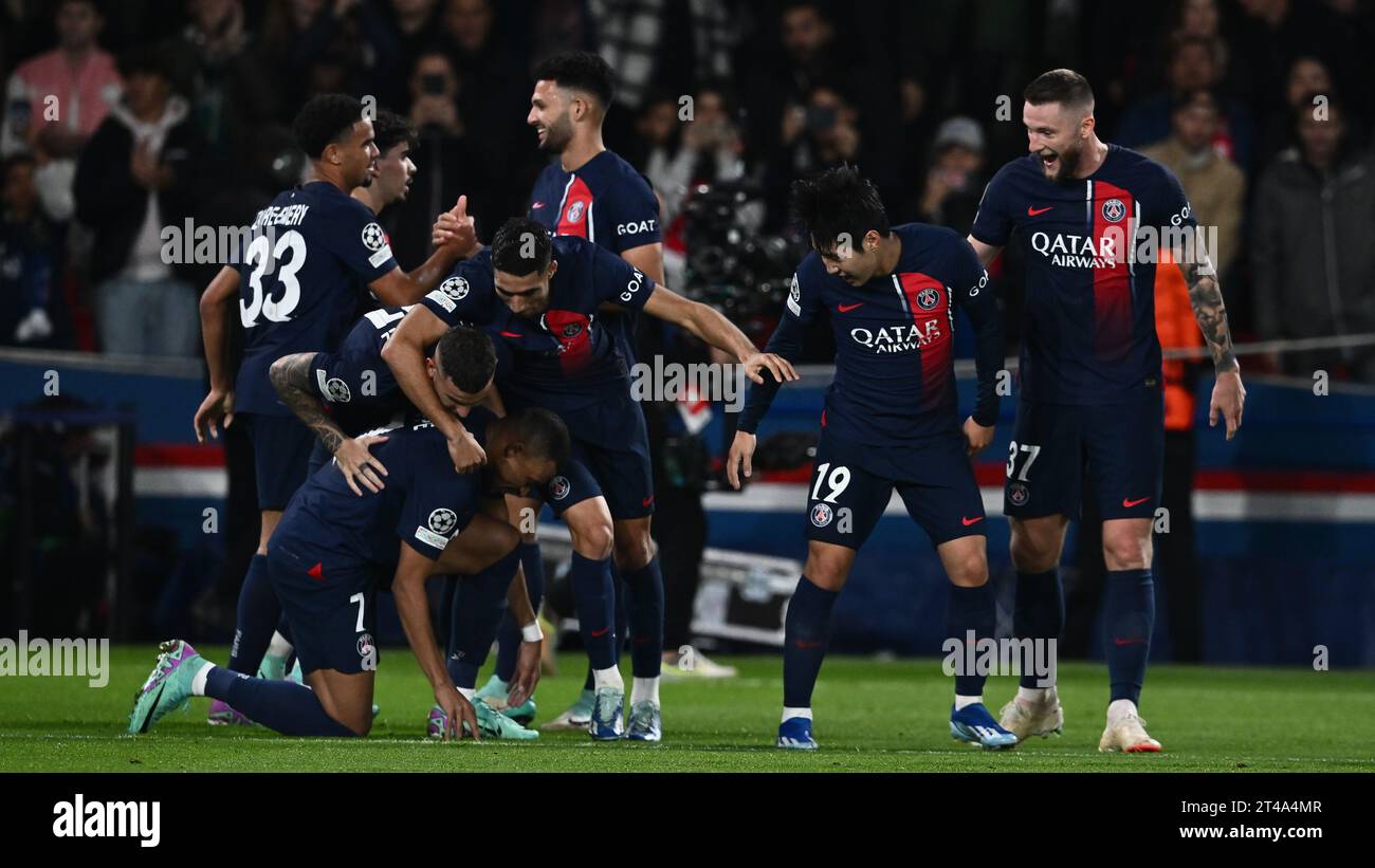 PARIS, FRANCE - OCTOBER 25: Lee Kang-in of Paris Saint-Germain celebrate with Warren Za re-Emery ...