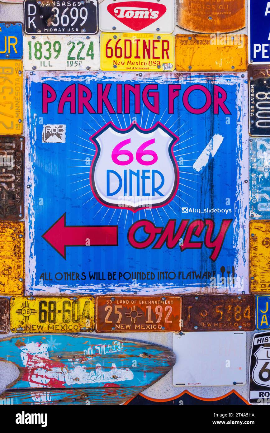 Highway restaurant signs hi-res stock photography and images - Alamy