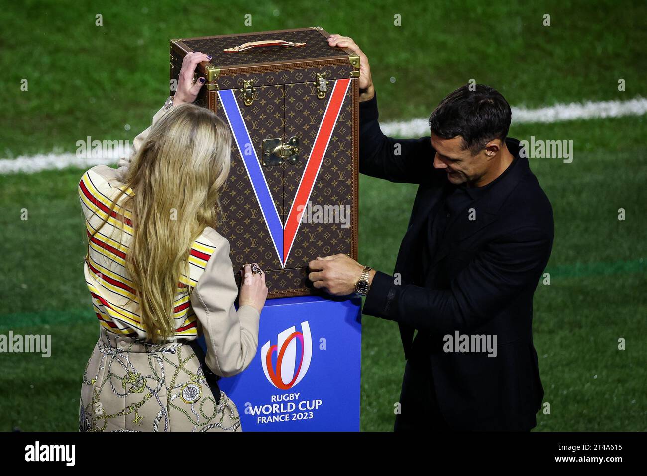 Sophie Turner and Dan Carter open the Louis Vuitton trunk that contain ...