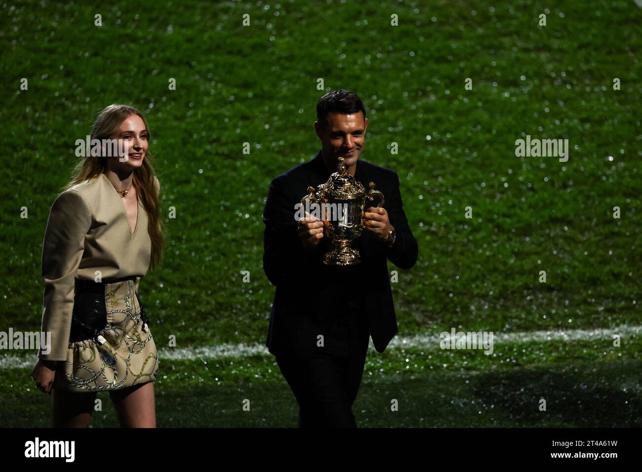 Sophie Turner and Dan Carter with The Webb Ellis Cup during the Rugby ...