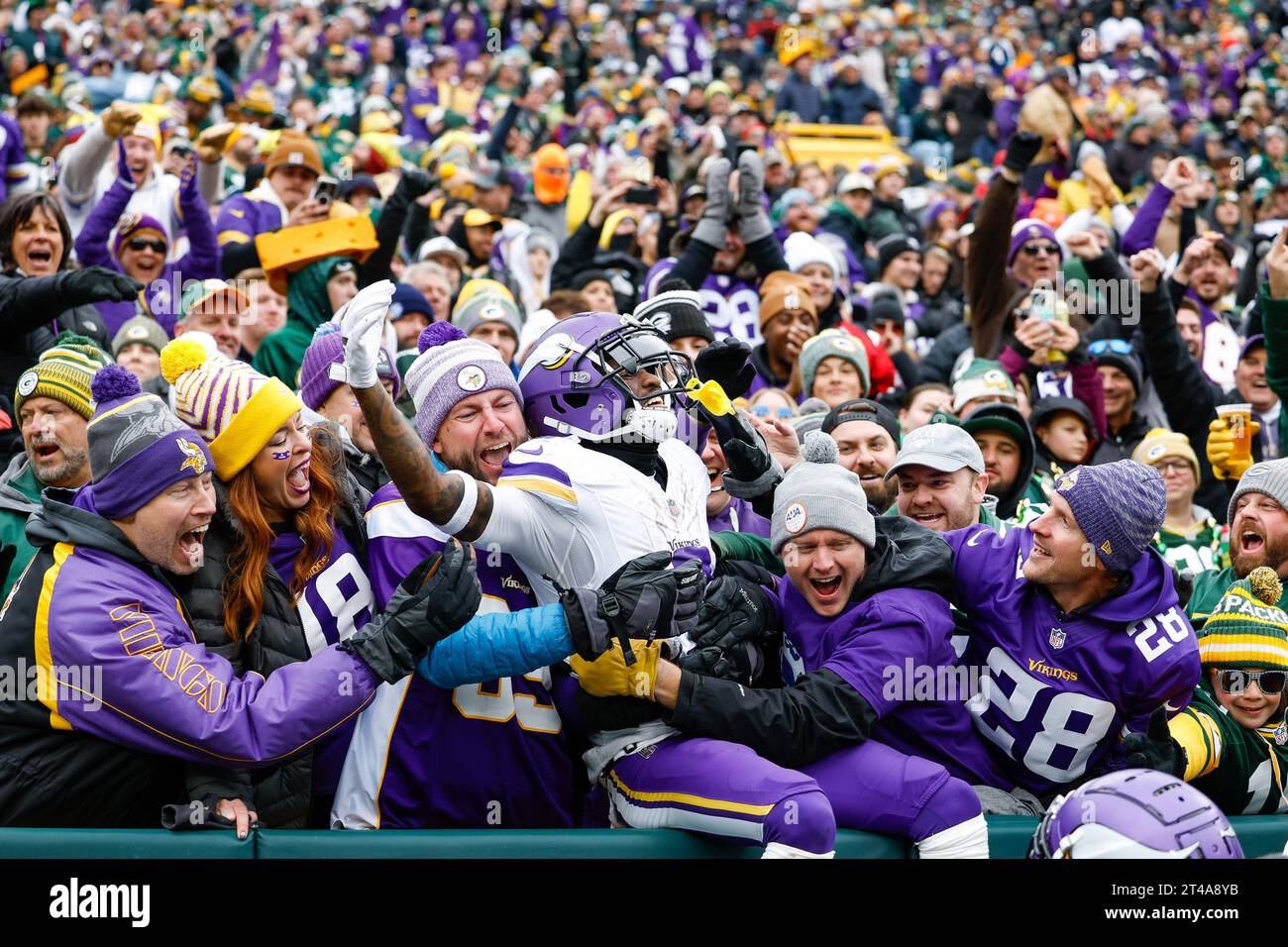 Lambeau leap hi-res stock photography and images - Alamy