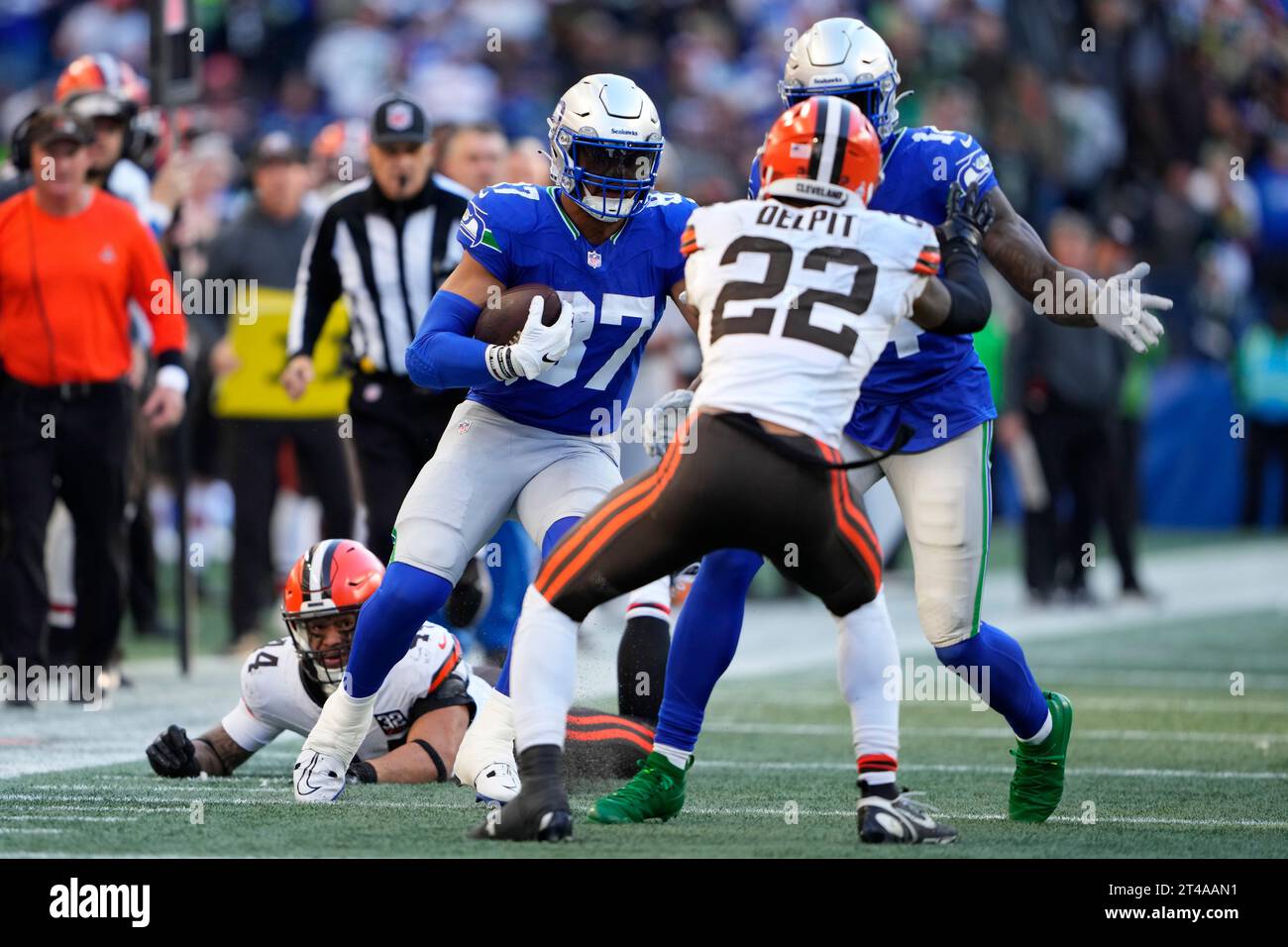Seattle Seahawks tight end Noah Fant (87) carries in the second half of ...