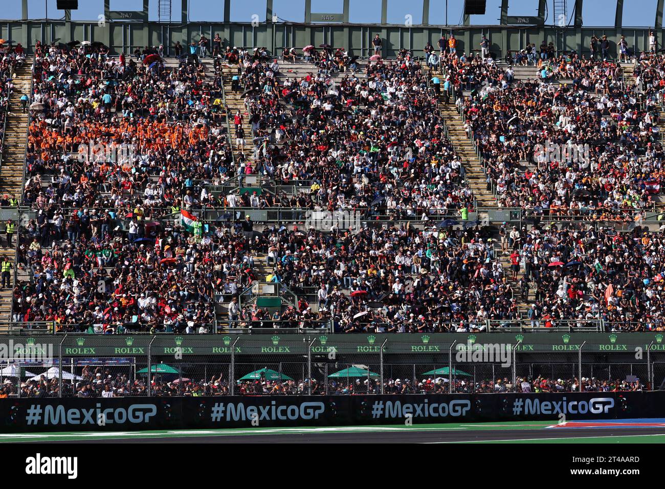 Mexico City, Mexico. 29th Oct, 2023. Circuit atmosphere - fans in the ...