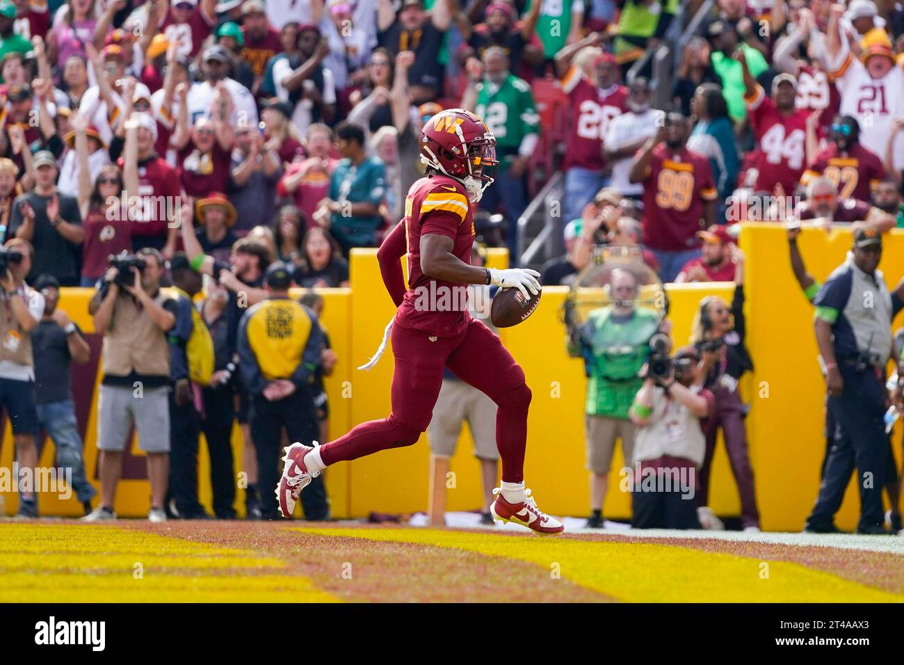 Washington Commanders wide receiver Jahan Dotson (1) scoring a ...