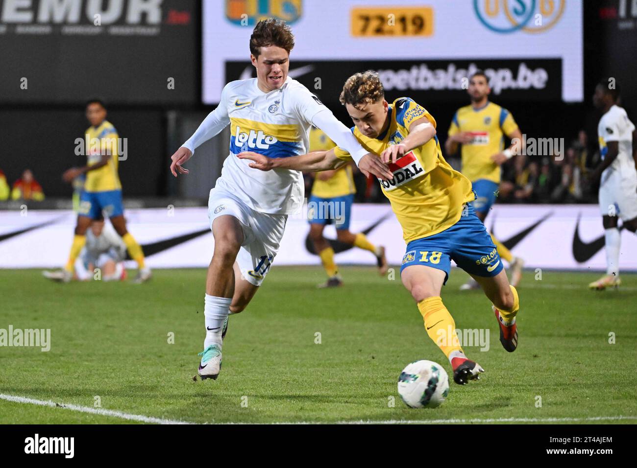 Westerlo, Belgium . 29th Oct, 2023. Casper Terho of Union battles for ...