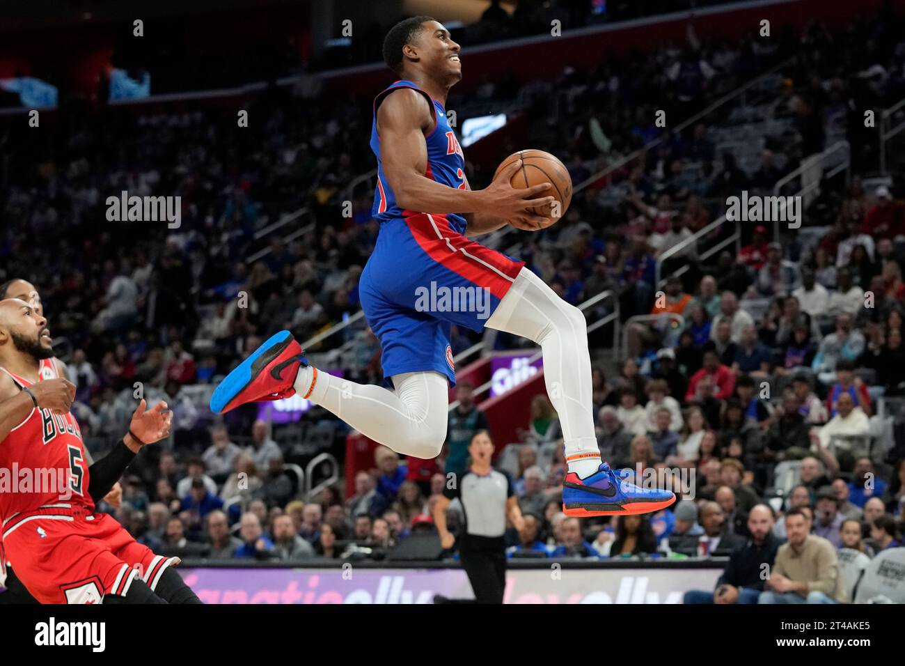 Detroit Pistons guard Jaden Ivey drives to the basket during the first ...
