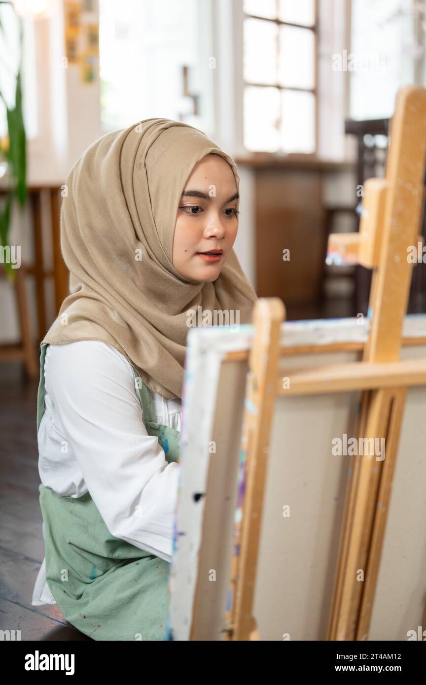 A talented and creative young Asian-Muslim female artist is focusing on ...