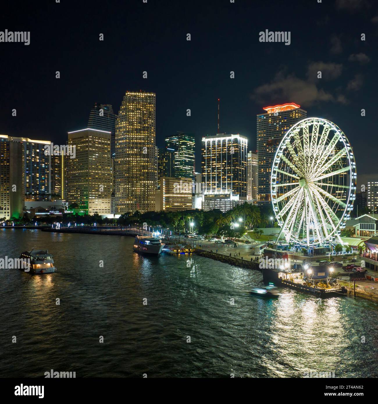 Aerial view of Skyviews Miami Observation Wheel at Bayside Marketplace ...