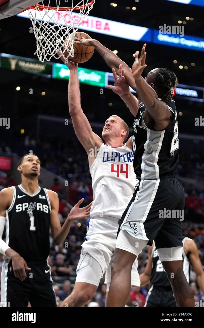 Los Angeles Clippers center Mason Plumlee, center, shoots as San ...