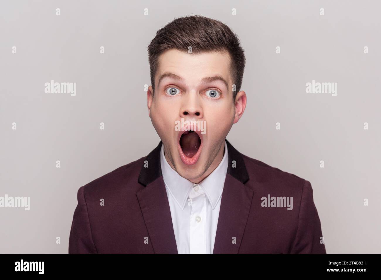 Shocked surprised handsome young man looking at camera with big eyes ...