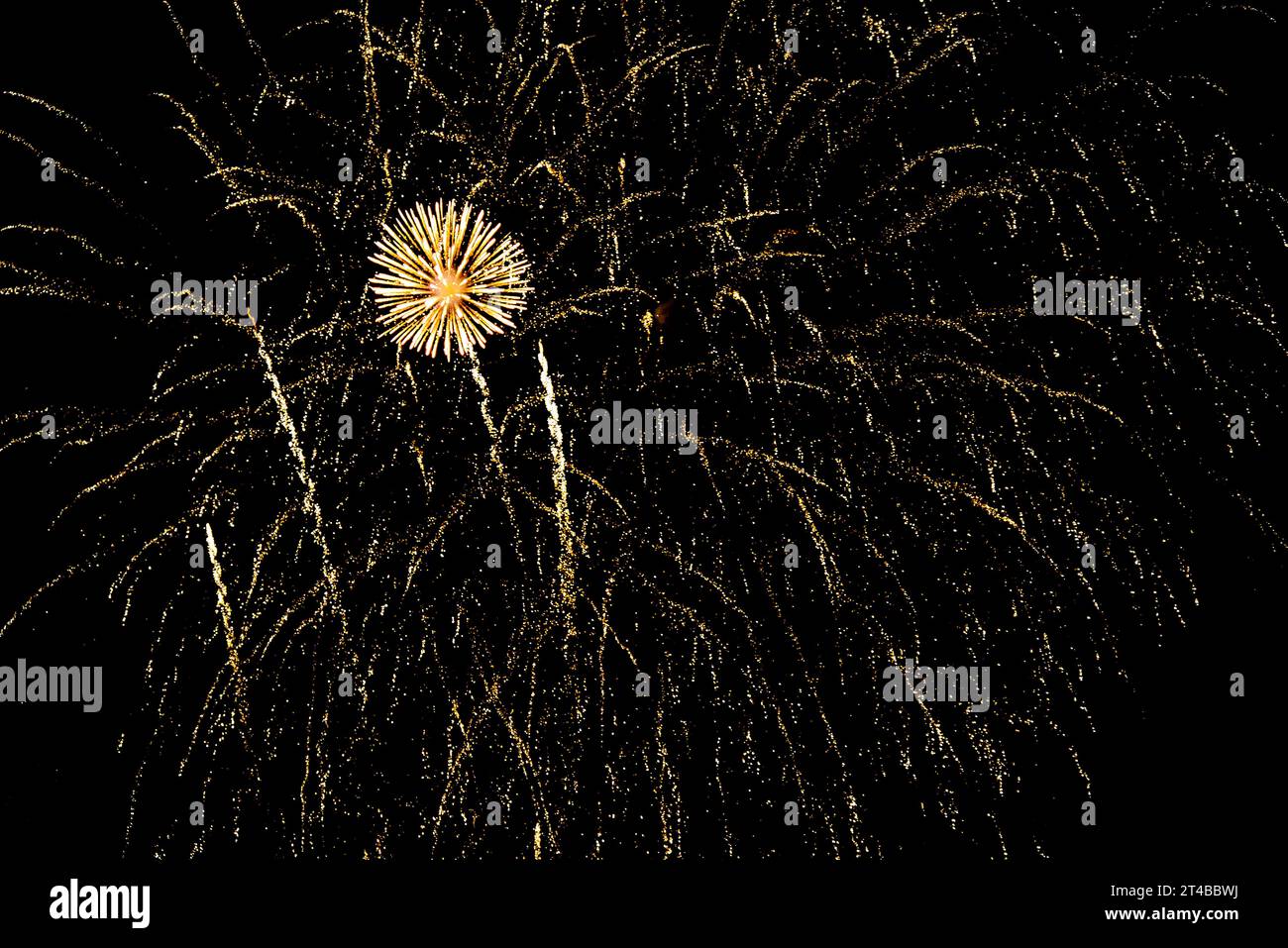 Pyrotechnics lighting up the sky hi-res stock photography and images ...