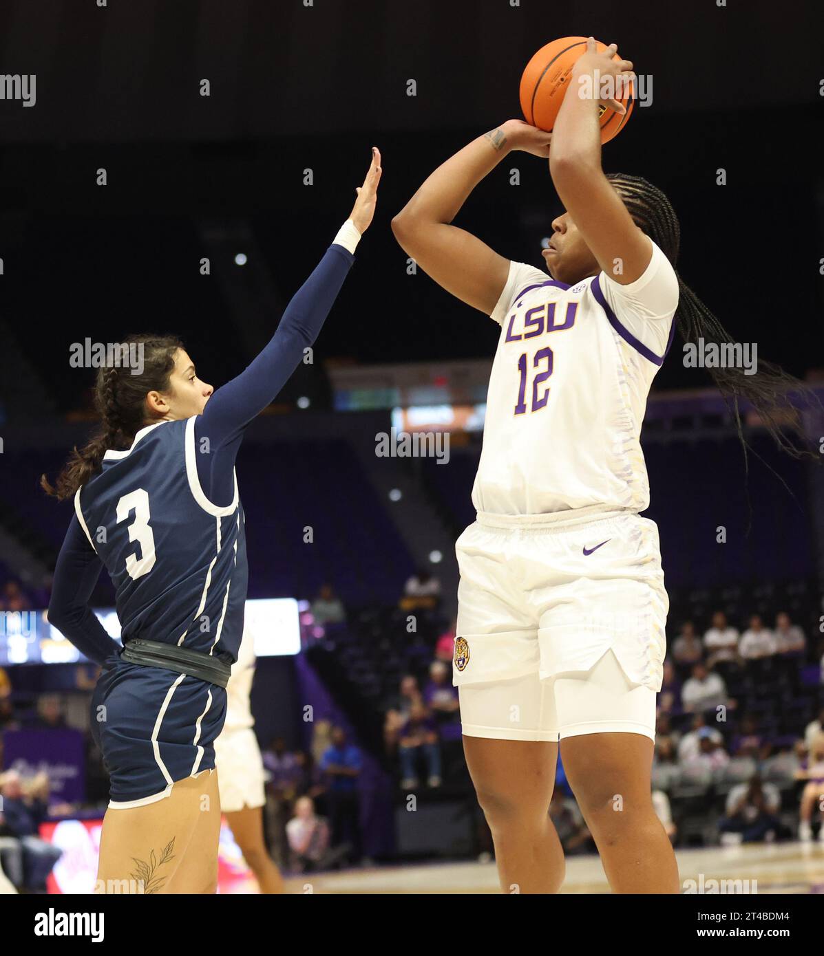 Baton Rouge, USA. 26th Oct, 2023. LSU Lady Tigers guard Mikaylah ...