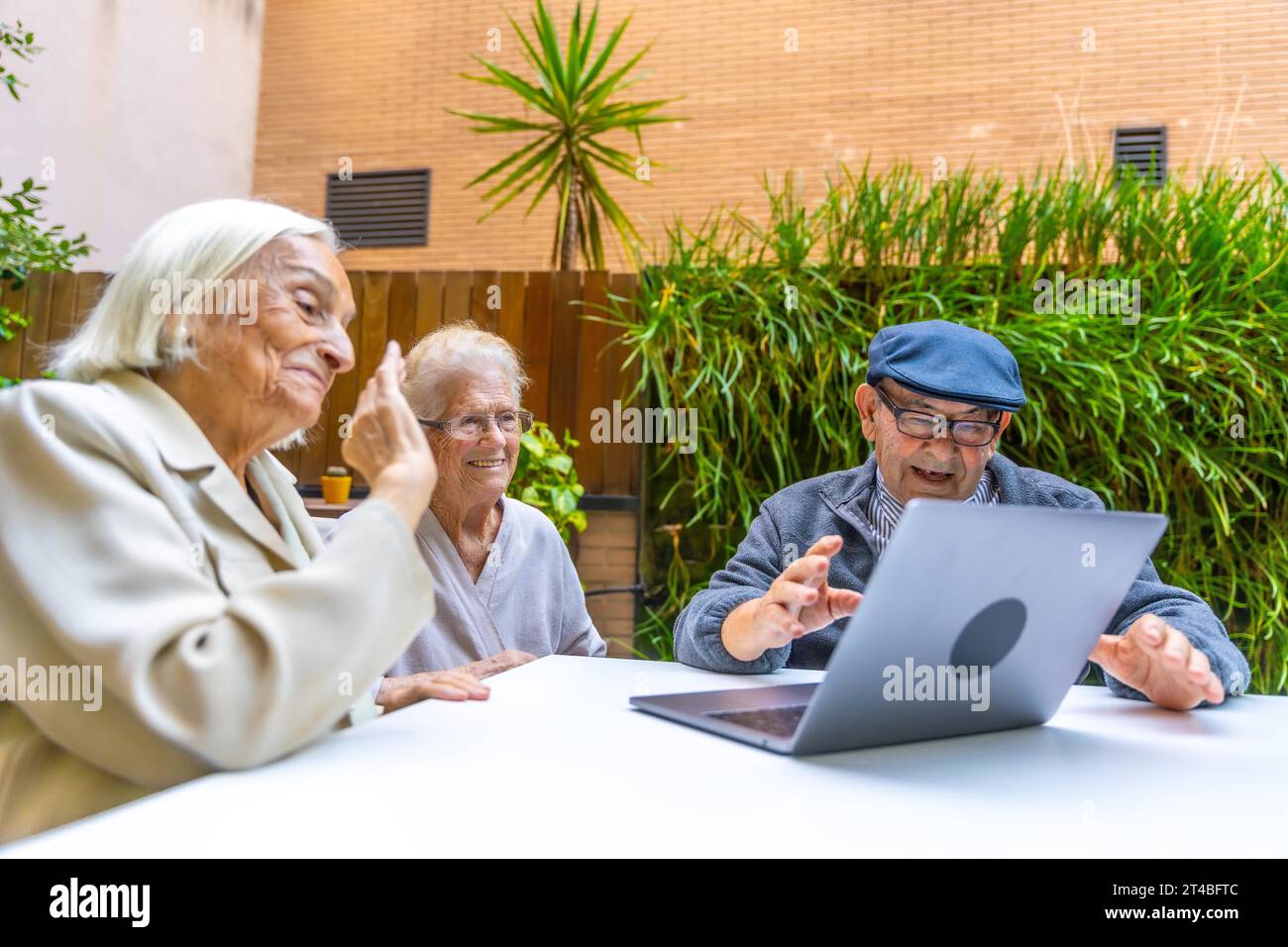People process technology hi-res stock photography and images - Alamy