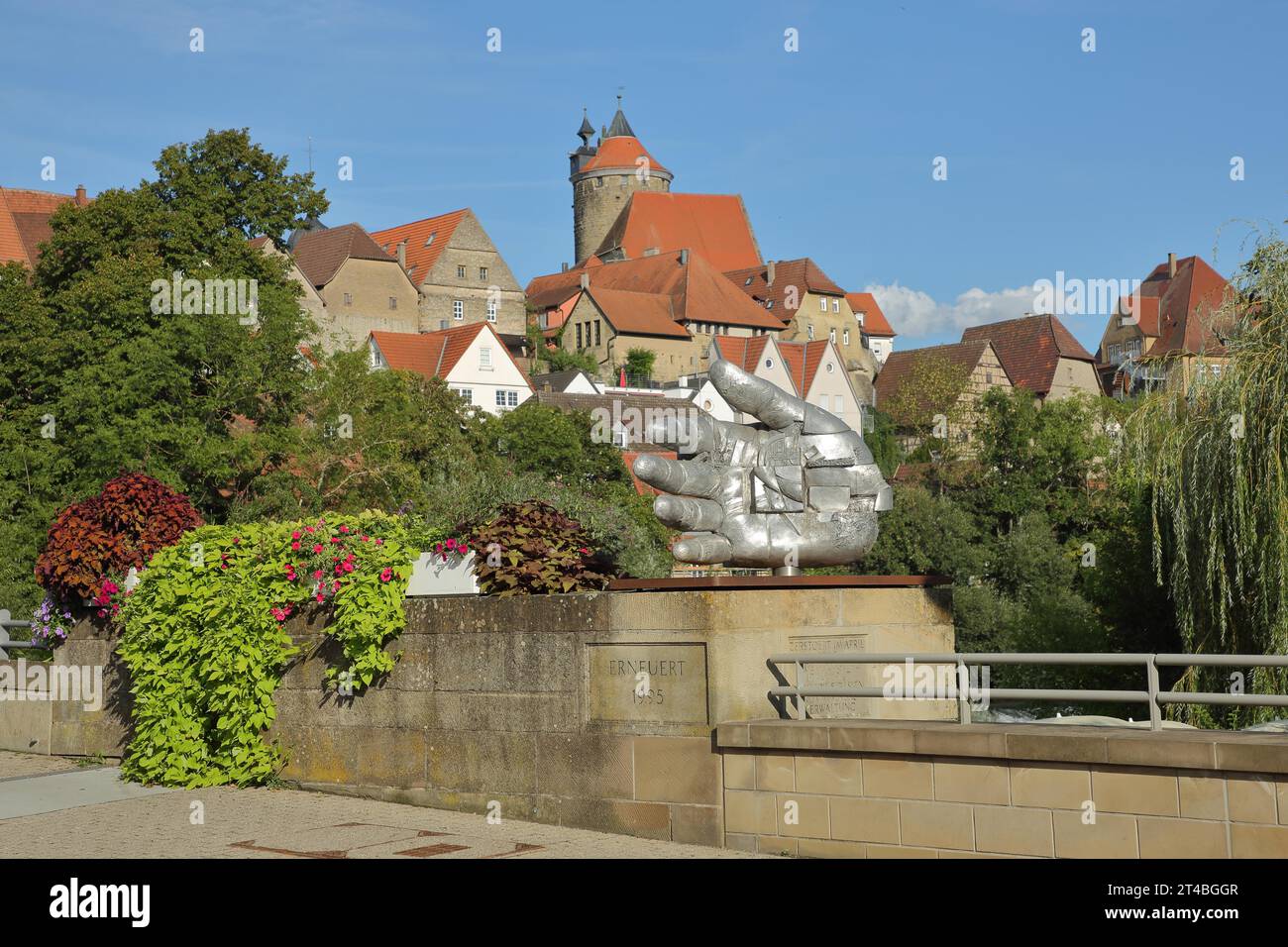 Sculpture Ingresso by Gunther Stilling 2014 and townscape with ...