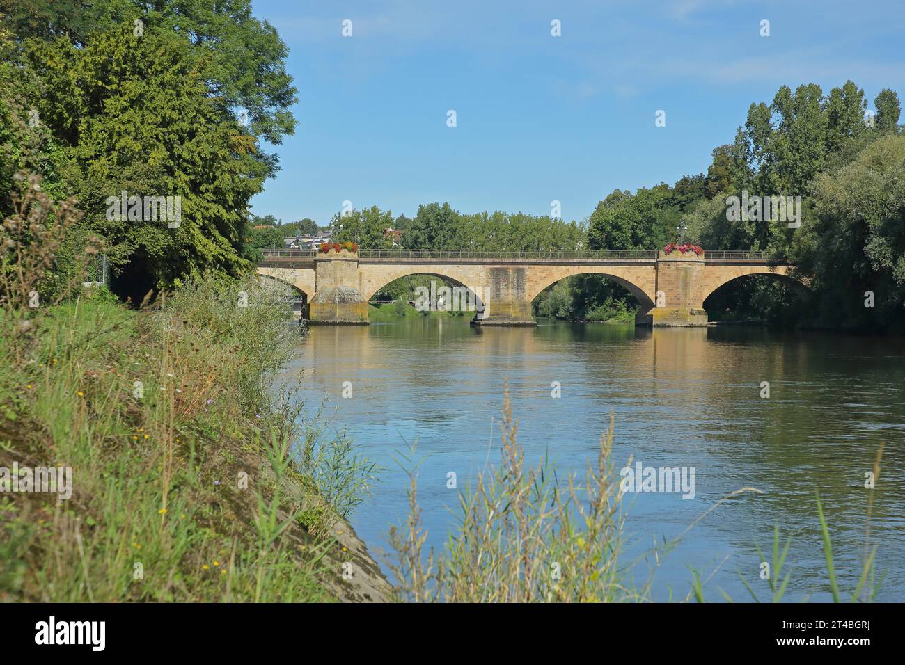 Old Neckar Bridge, historic stone arch bridge, Neckar, river bank ...